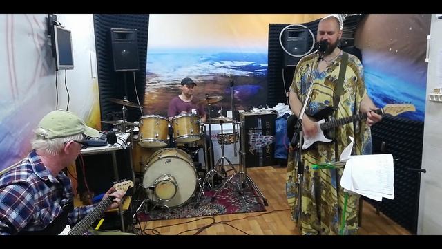 Гуляет кот..mp4