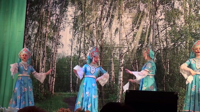 Люблю я казаченьку, люблю молодого