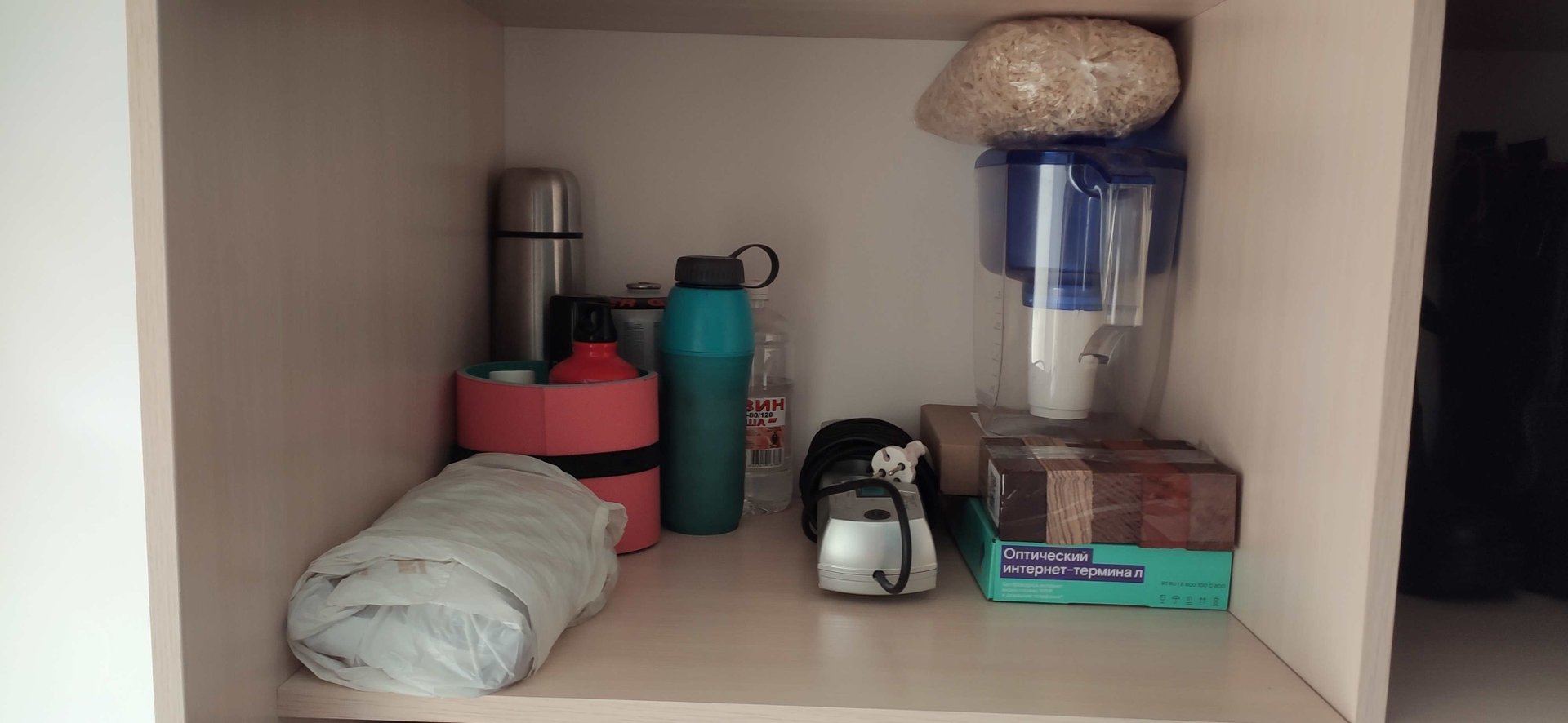 А что? Пусть лежит,есть не просит.) \ Расчищаем место в шкафу. №1