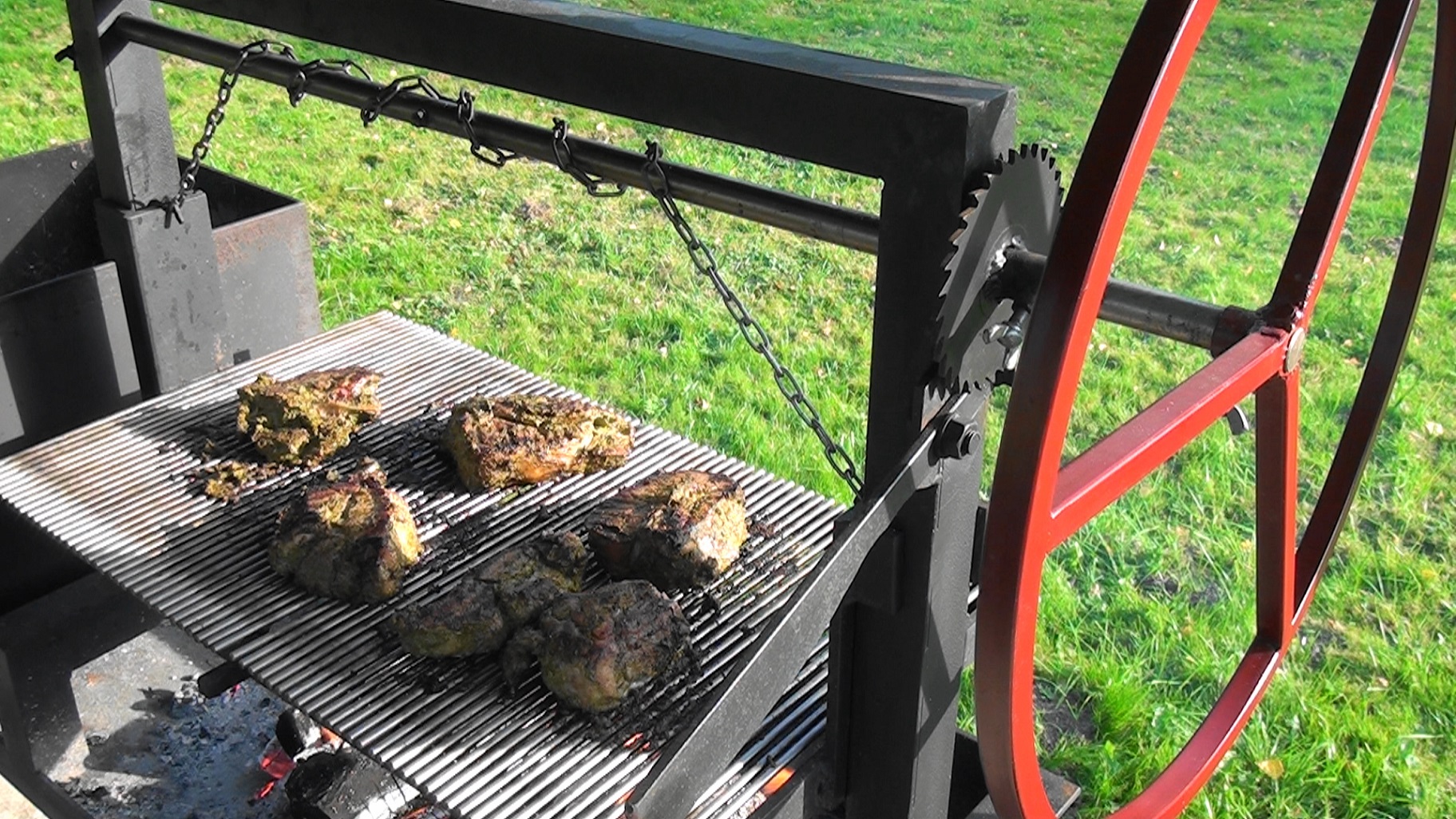 Свинина "Ямайка Джерк" на открытом огне.