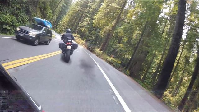 Использование тормоза при прохождении поворотов на мотоцикле (на английском)