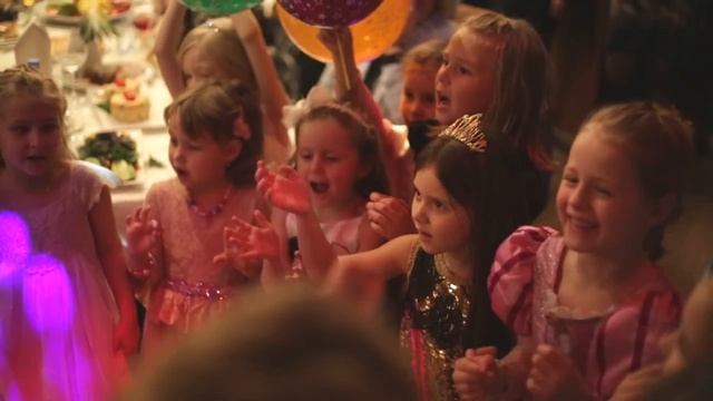 Новый год в стиле "Имена Продакшн"