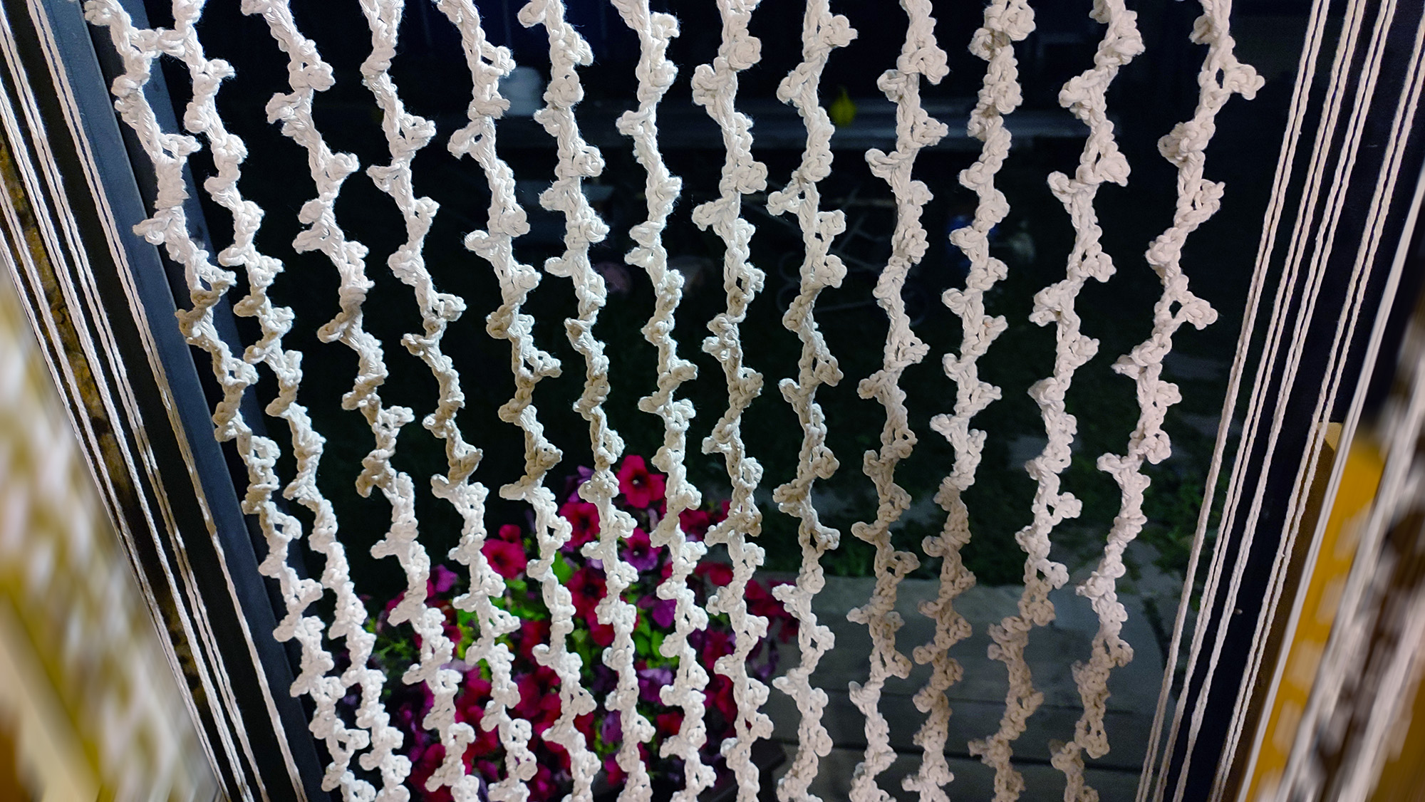 Нитяные шторы крючком, как связать объемный шнур в виде веточки, для начинающих