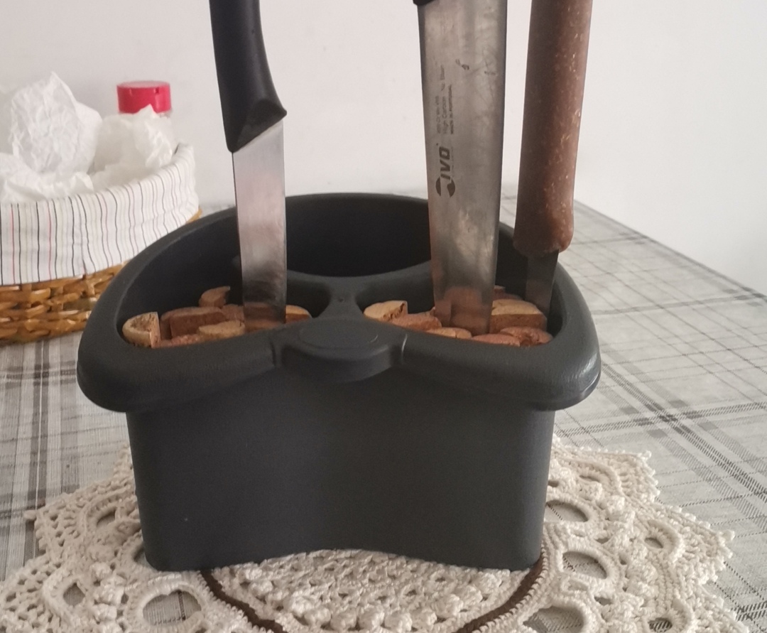 Подставка для ножей