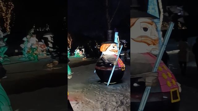 Сказочные персонажи в подсветке