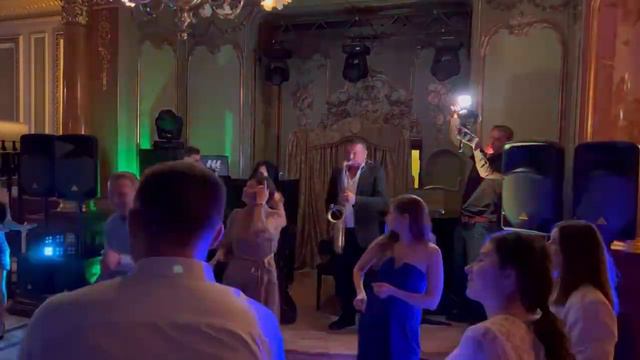 I feel good, hey na na, hit the road, sunny, simple the bestt