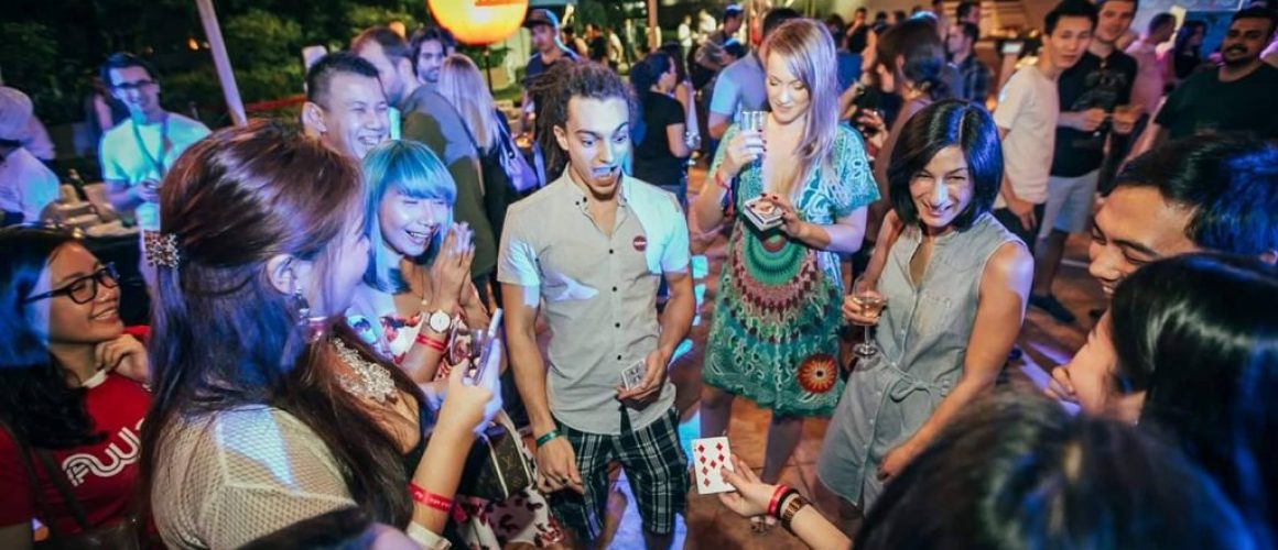 Азиат фокусник и его друг разоблачитель новое. New