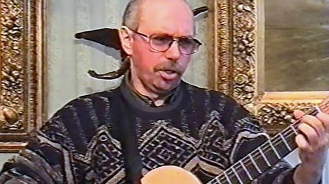 "Караван" (запись 2000 г.). Исполняет автор - Сергей Филиппов.