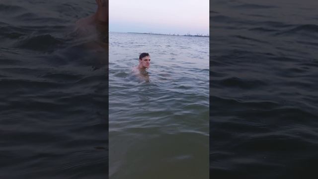 Отдых в Крыму. Керчь. Вождь Атлантов.)