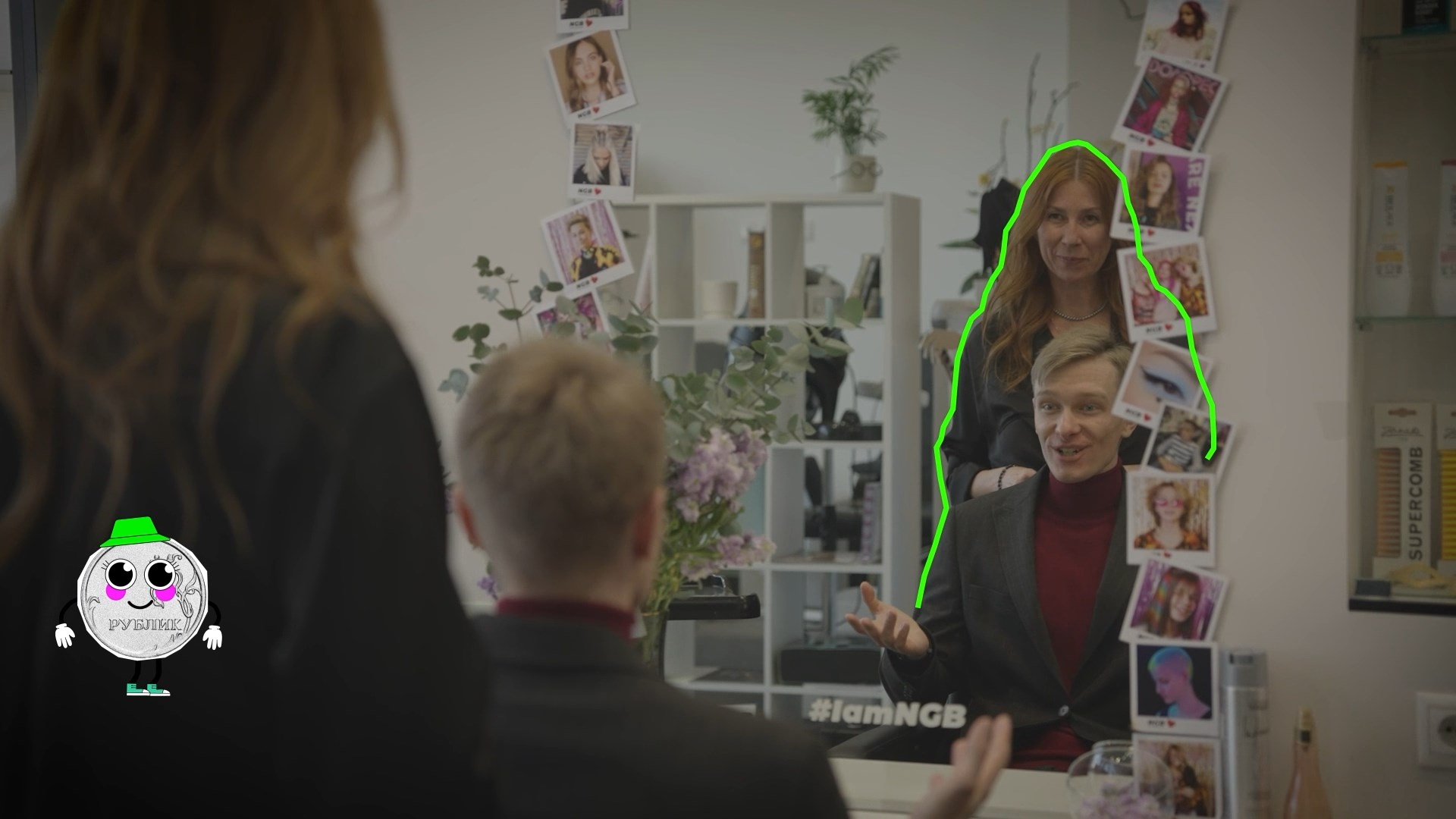 Парикмахер помогает открывать бизнес