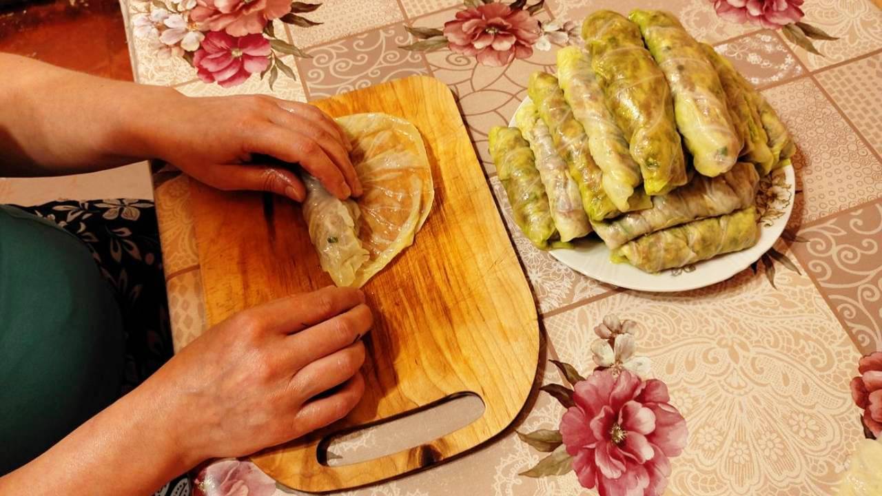 Как приготовить голубцы с фаршем и рисом ?.mp4