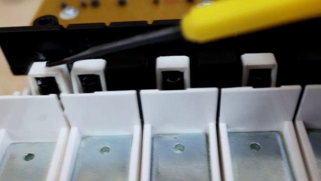 Samson Graphite 25: Как устроена и как изготовлена эта MIDI-клавиатура?