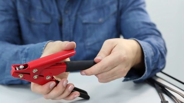 Инструмент для монтажа стяжек