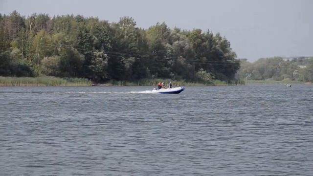 Азимут Эверест 405 под 15 мотором 3 чел.mp4