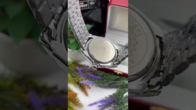 Часы Tissot кварцевые циферблат светлый