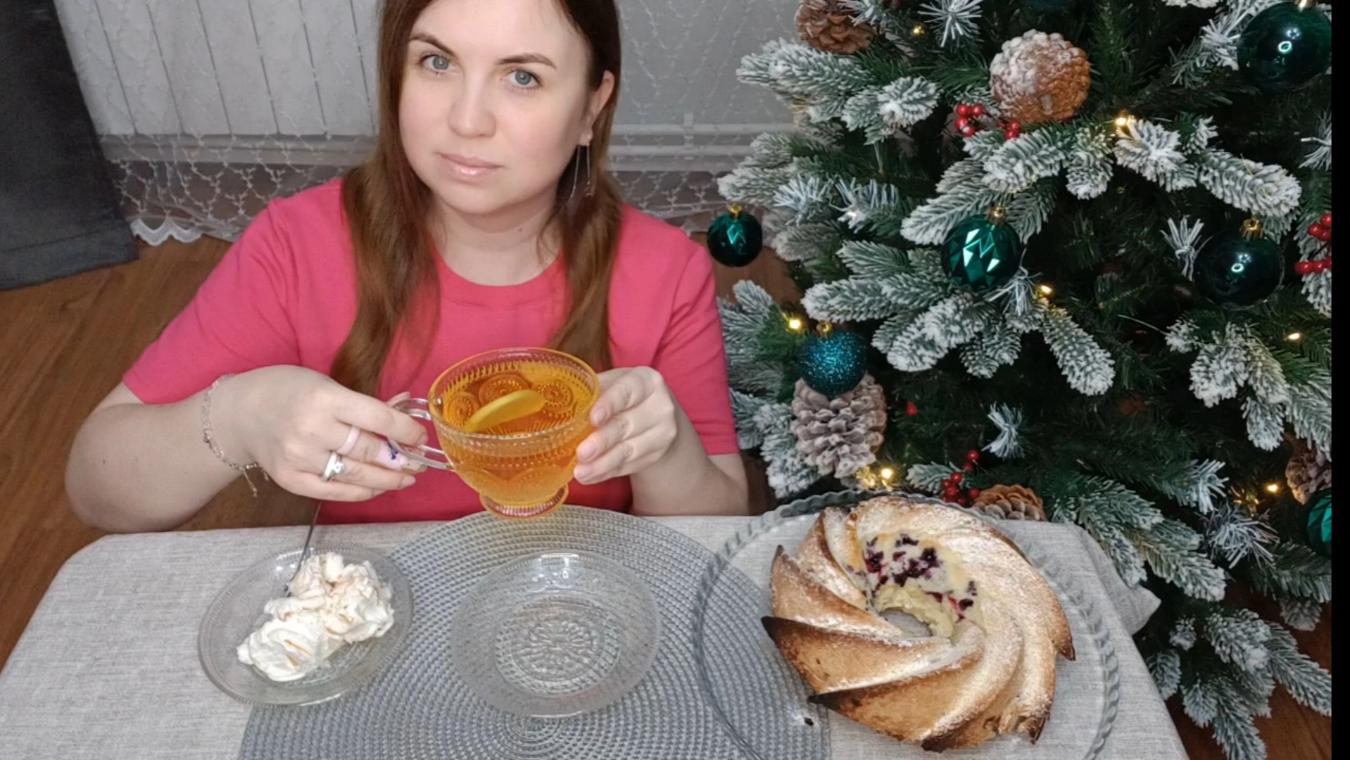 Хрустящий пирог с черникой, клюквой и мороженым. Предновогоднее чаепитие.