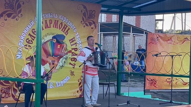 Песня под гармонь!