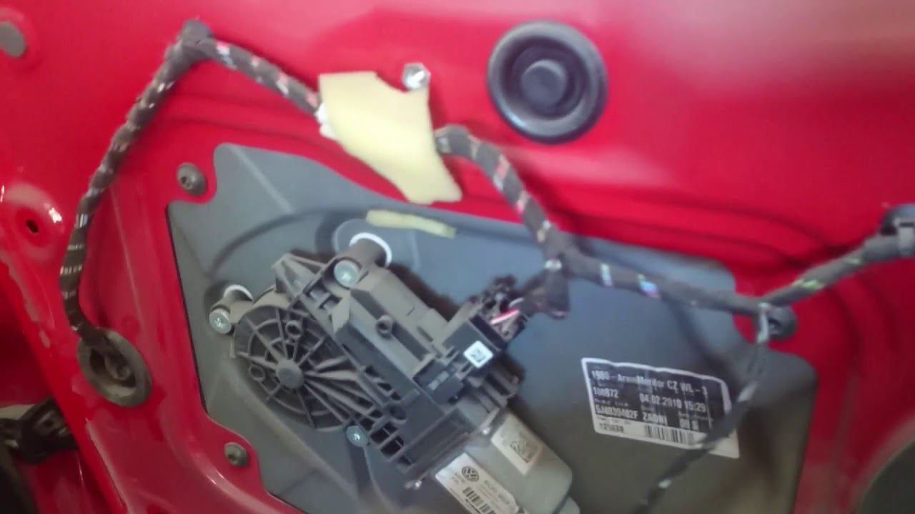 SKODA FABIA 2 не работает стеклоподъемник.