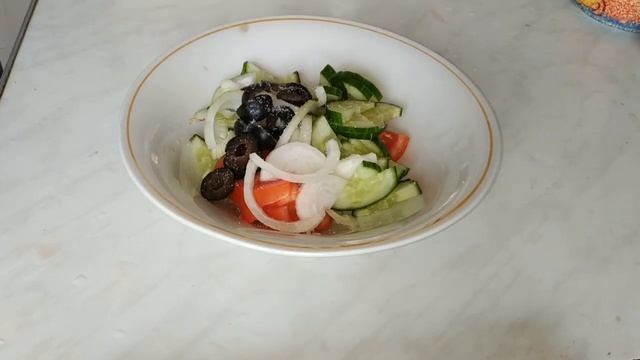 Салат с мясом криля низкокалорийный и полезный