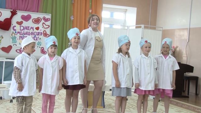 Поздравление медицинских работников от самых маленьких.