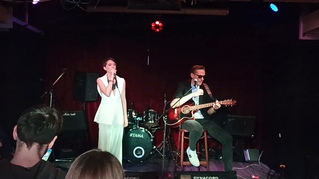 Выступление гр. "Дуэт Ю" в баре  "Алиби" 
Москва, 2023-04-16 
https://vk.com/duet_you