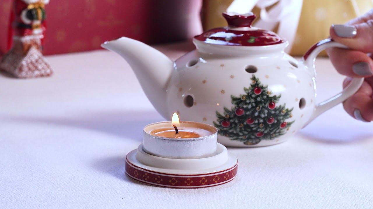 Подсвечник Toy's Delight "Чайник" излучает волшебное мерцающее сияние.