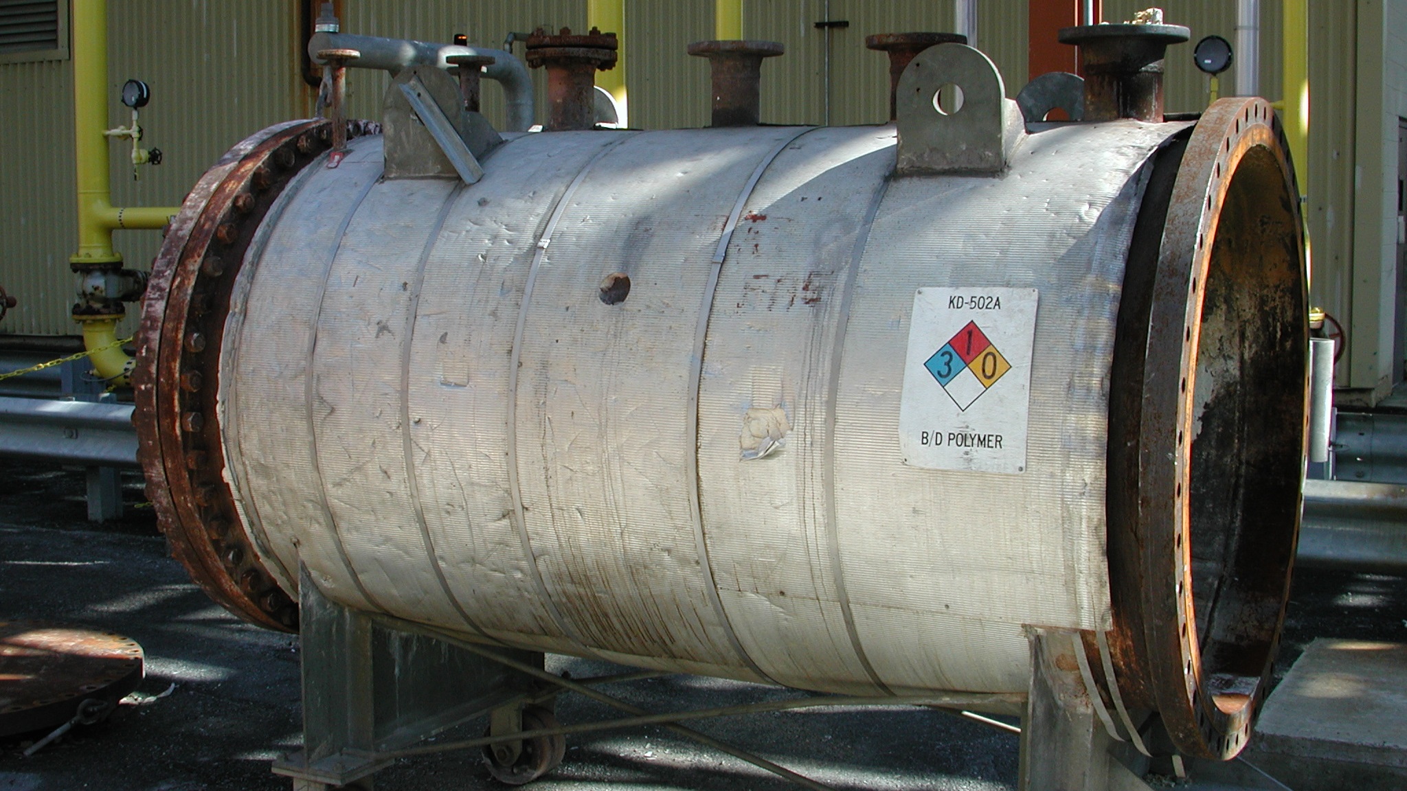 Смертельная ёмкость с некондиционным пластиком