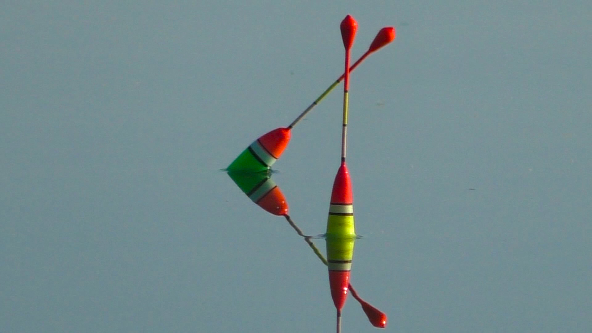 Рыбалка на поплавок. Упал с моста. Карась на червя