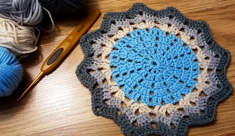 САЛФЕТКА крючком необычной формы. Можно вязать на любой размер