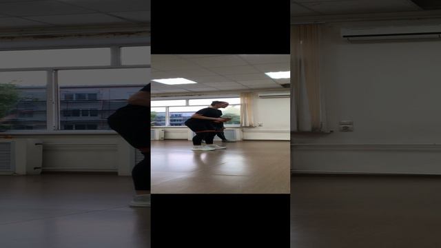 Тренировка с Фитнес резинкой и гантелями по 2 кг.! Ноги, ягодицы!