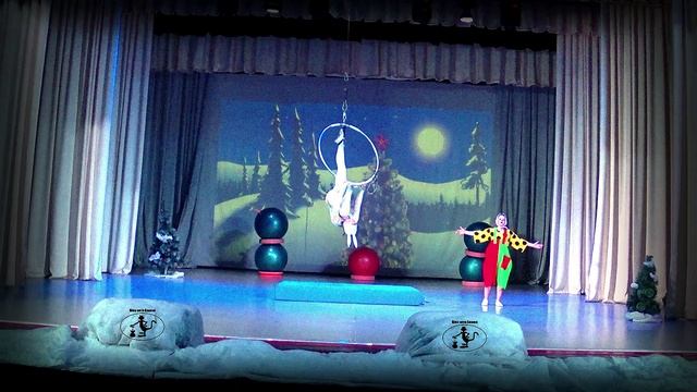 12. Воздушная гимнастка в кольце "Снегопад". Зайы 2\2.