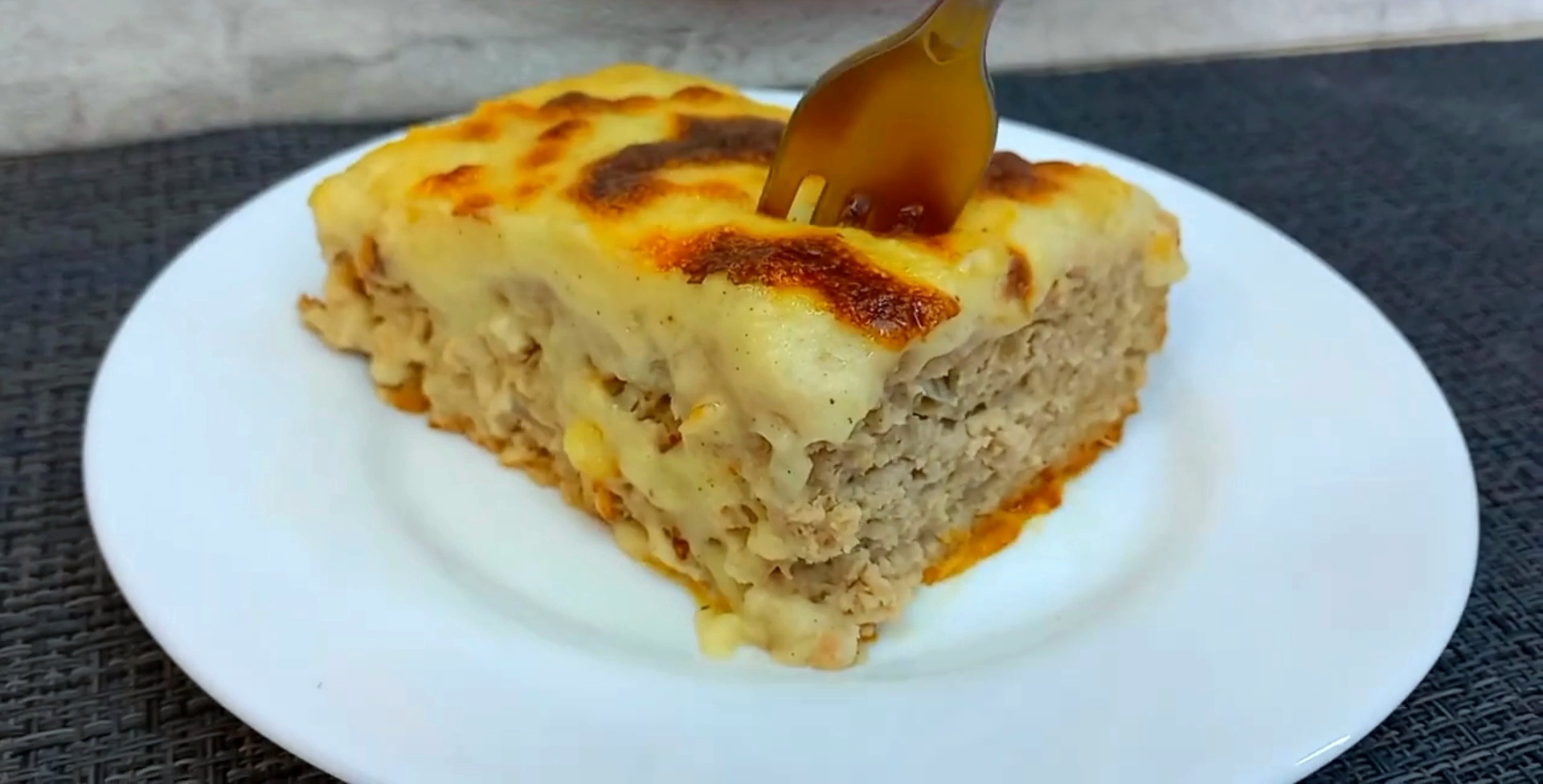 Запеканка мясная под соусом в духовке