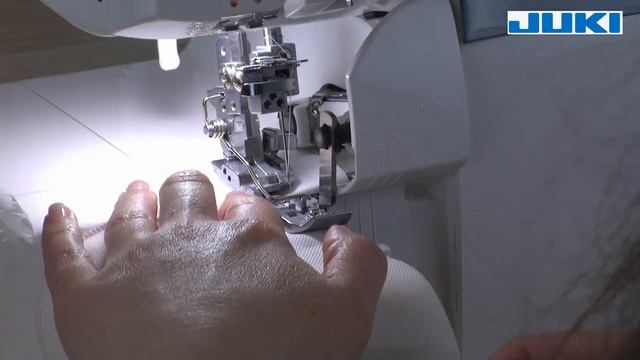 Как обметывать на оверлоке роликовым швом_.mp4