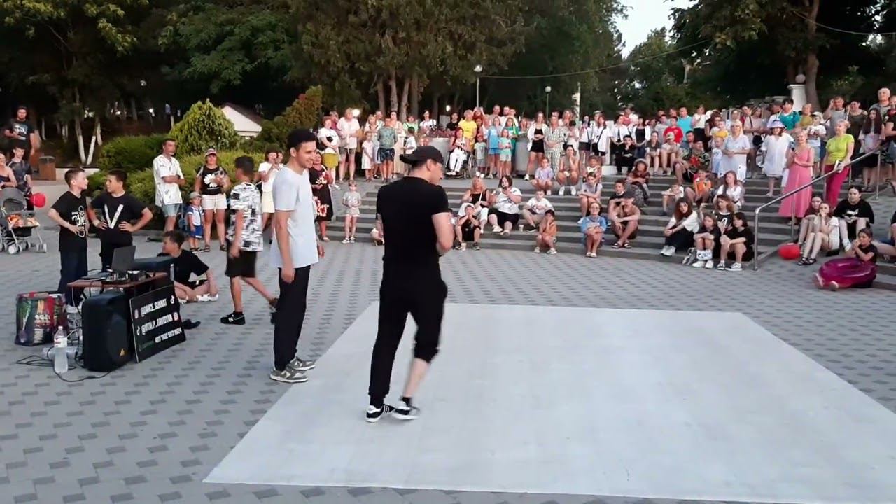 Уличное танцевальное шоу. Анапа. 02.07.2023