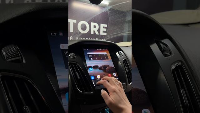 Ford Focus заменили старое устройство на андроид магнитолу в стиле Tesla