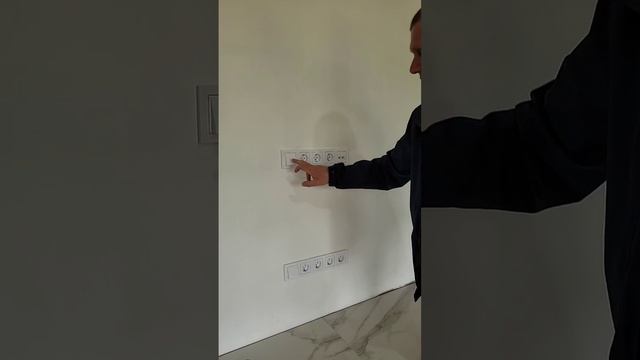 Как спрятать провода под телевизором.mp4