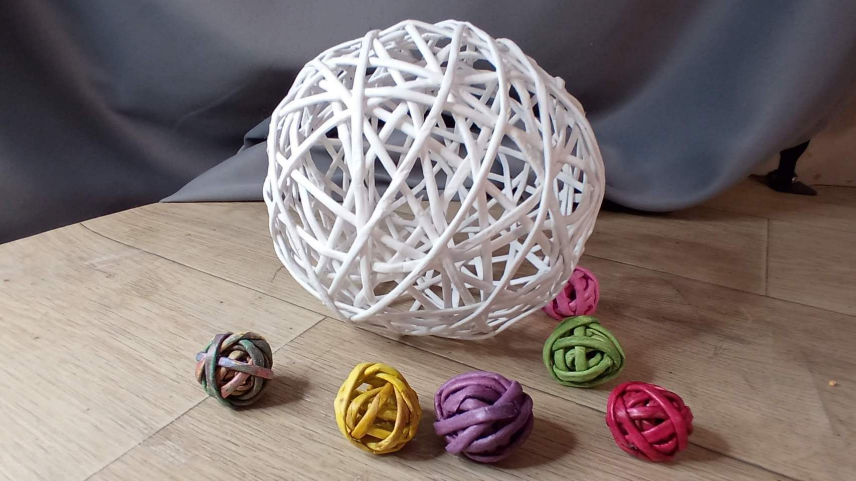 МК. Белый шар из бумажной лозы. #119