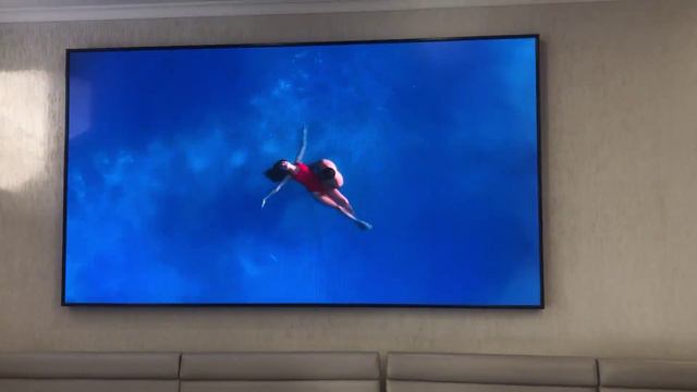 Интерьерный экран в ТРЦ "Верхний Бор". Тюмень. Сборка и монтаж - РГ Полигон-72.