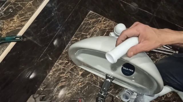 Как стать сантехником. Как установить раковину-тюльпан..mp4