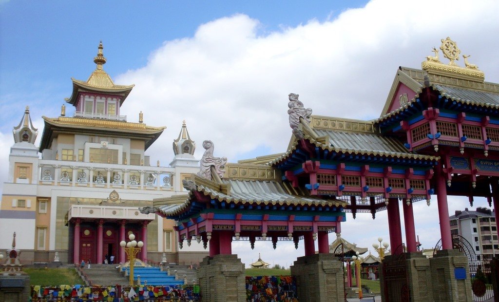 Элиста - буддийский город в российской степи