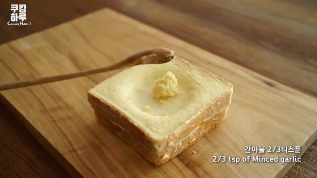 Хрустящие тосты с яйцом и сыром пальчики оближешь