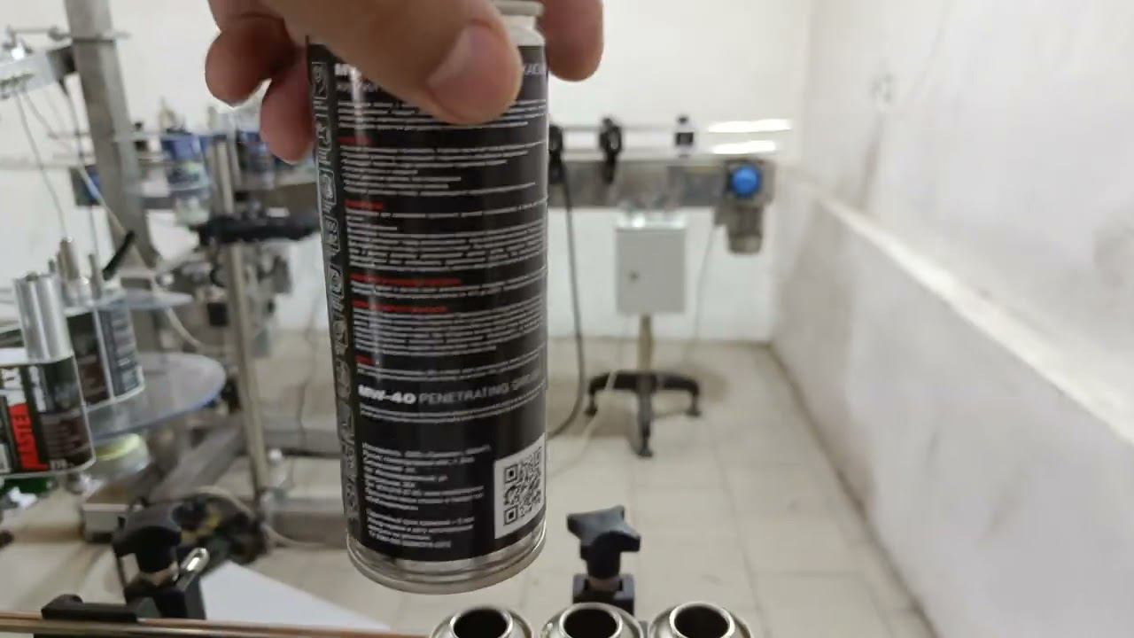 Наклеивание этикетки на  баллон 1 этикетка - EtiKon.ru