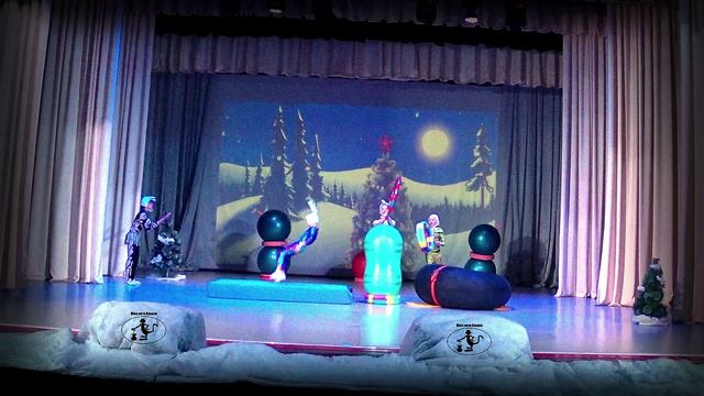 14. Акробаты на баллоне "Три белых коня". Зайцы 2\2.