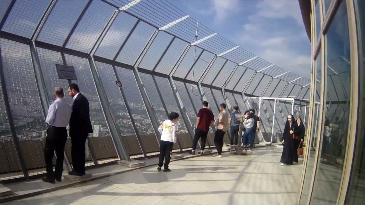 Иран. Тегеран. Телебашня.