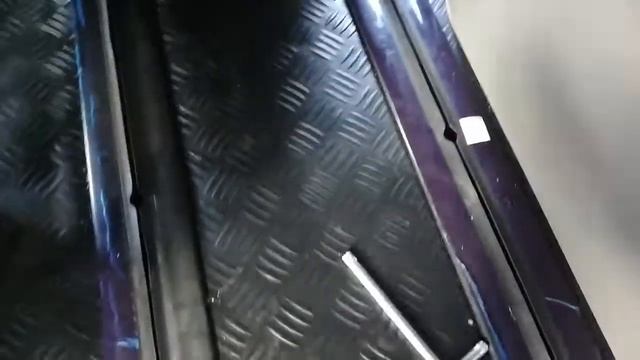 Grand Starex демонтаж заднего сиденья и рельс ч.2.mp4