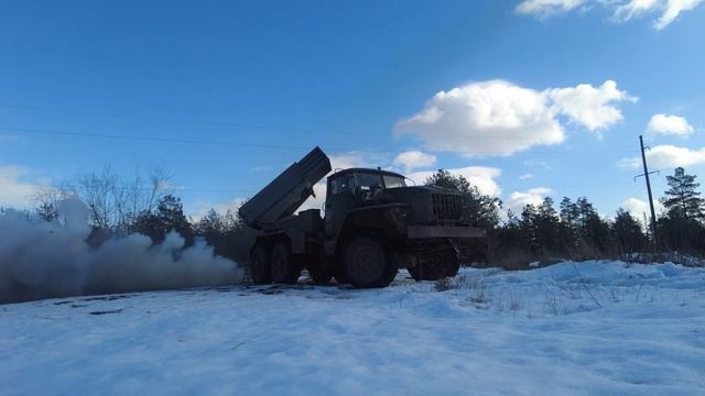 Российские расчеты РСЗО «Град» нанесли артиллерийский удар по замаскированным позициям ВСУ