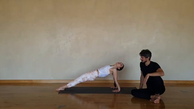 Пурвоттанасана. Вытяжение восточной стороны тела