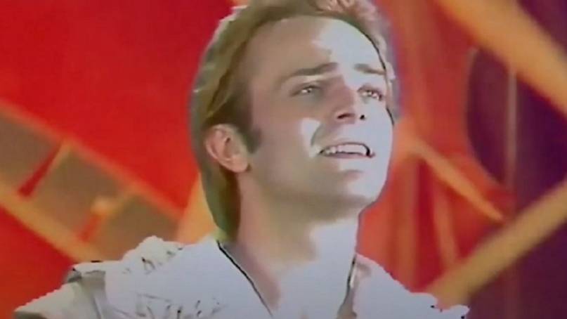 "Ребята, надо верить в чудеса" -  Ассоль (1982)