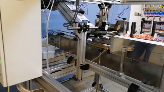 самоклейка ВЕРТИКАЛЬНЫЙ АППЛИКАТОР нанесение этикетки сверху этикетировочный автомат ЭМ5