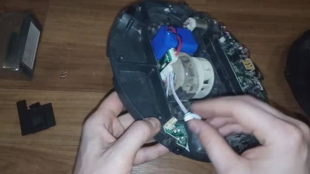 Робот пылесос Poplaris. Обзор